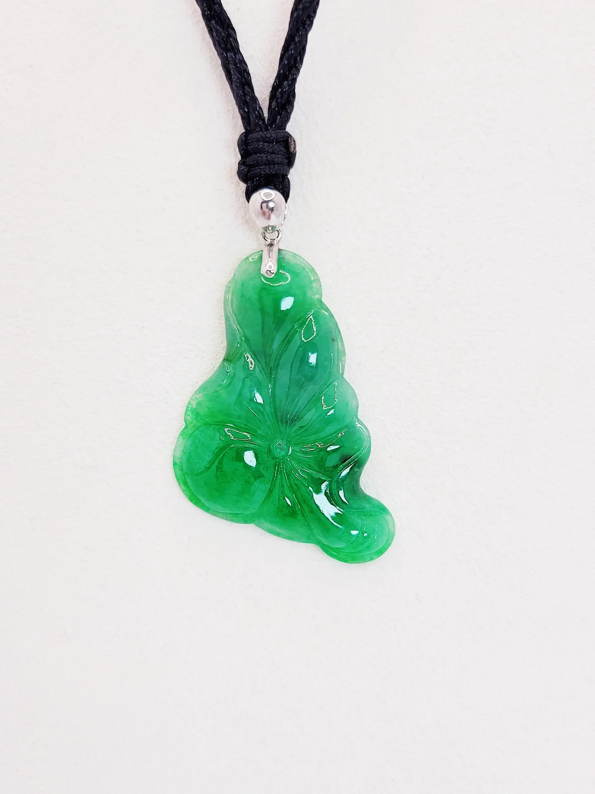 18K White Gold Bright Green Fancy Shape Jadeite Jade pendant - H&F ...